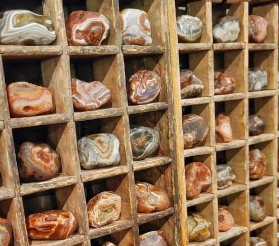 How To Identify Lake Superior Agate Like a Gemologist