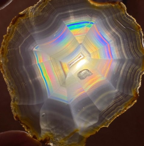 Iris Agate (Rainbow Agate) Beginner's Guide to Finding Them