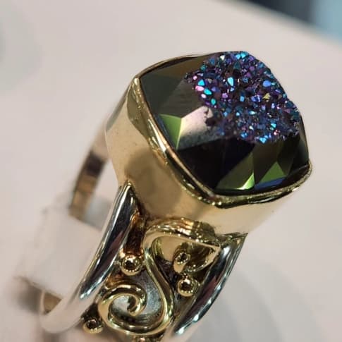 Types of Druzy Quartz (White, Blue, Pink... Lots of Pics)