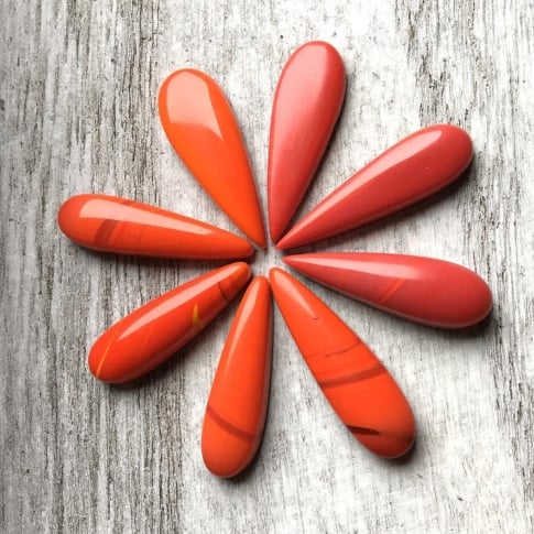 Types of Slag Glass (All Colors, Varieties, & Lots of Pics)