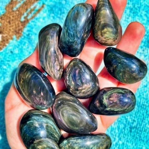 101 Varieties of Obsidian (Become a Pro in Spotting Them)