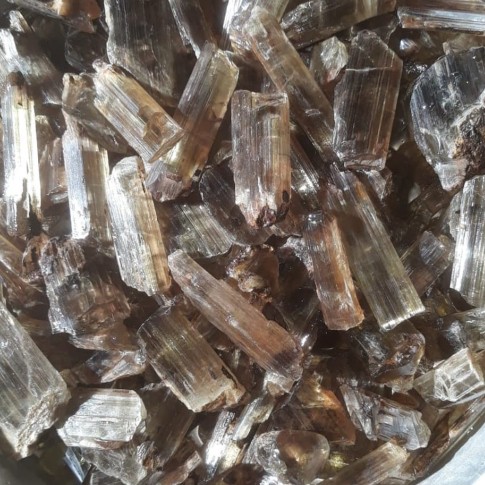 How To Identify Diaspore Like a Graduate Gemologist